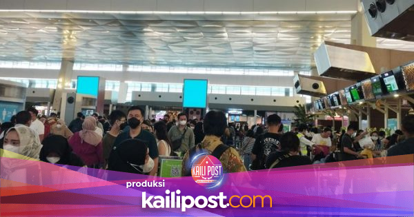 Puncak Arus Mudik, Terminal Bandara Soetta Dipadati Penumpang - KAILIPOST